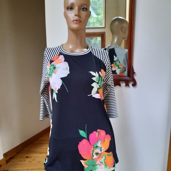 Piphany | Tops | Sale Piphany Size Small Floral Print Closing Out ...